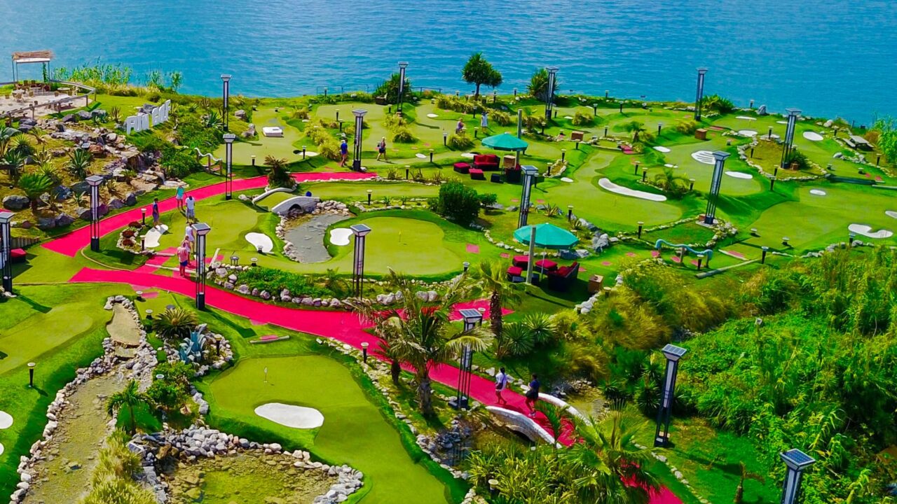 A Hole-in-One Experience at Fun Golf | Royal Naval Dockyard